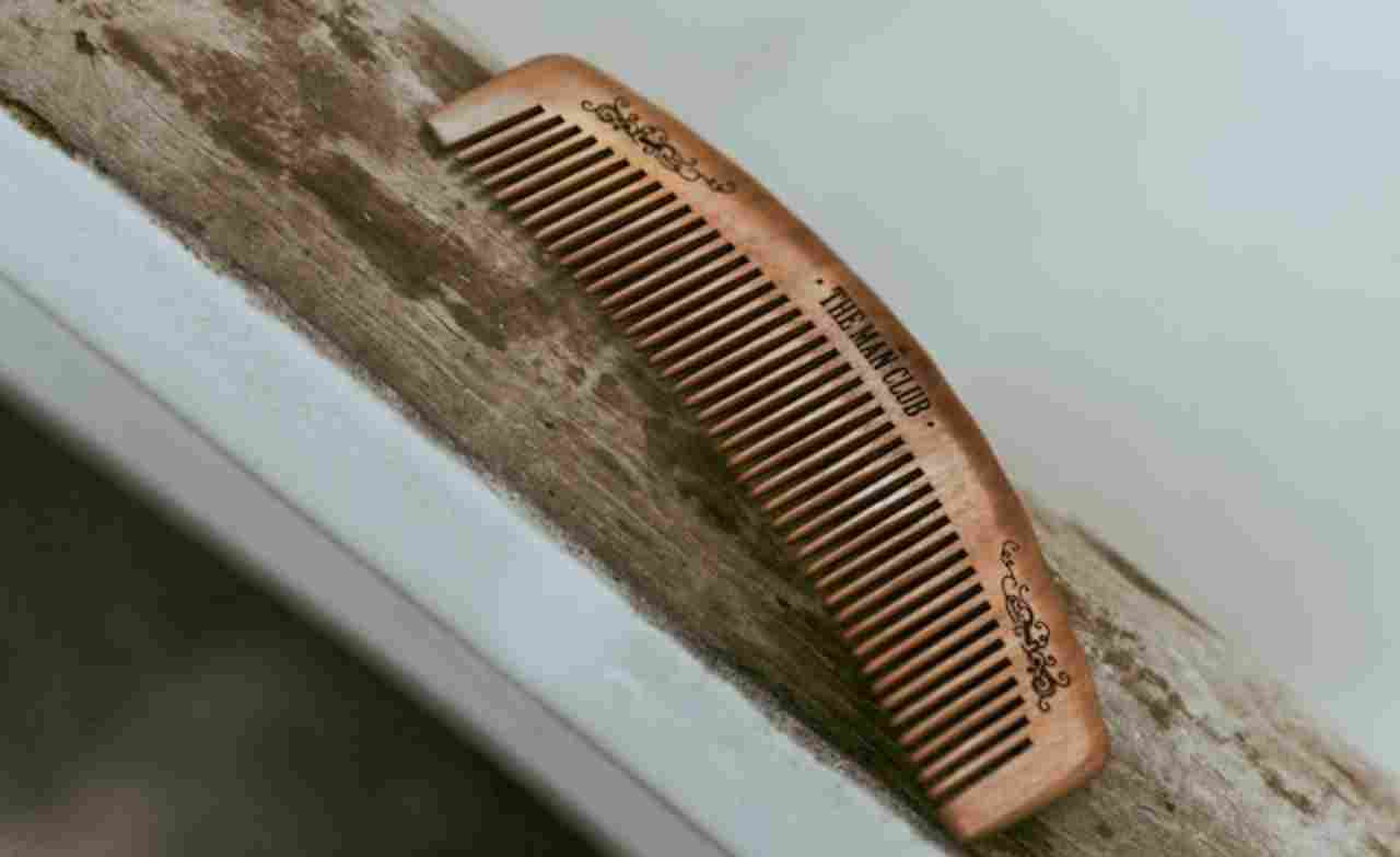 Wooden Comb: 7 Benefits of Wooden Comb for Hair Growth - Buddy Choice ...
